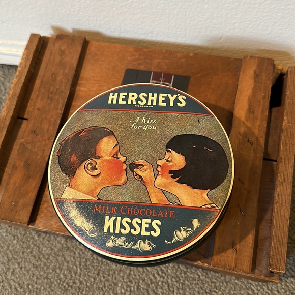 Accents | Vintage 1982 Hersheys Milk Chocolate Kisses Tin Box | Poshmark